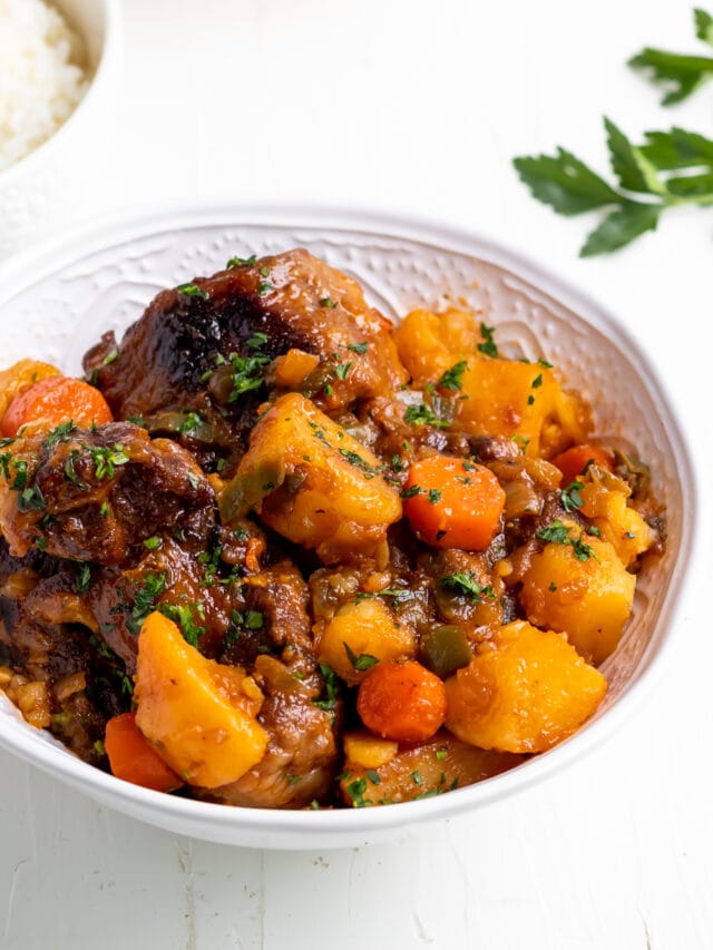 Tender & Juicy Rabo Encendido (Cuban Oxtail Stew) - A Sassy Spoon