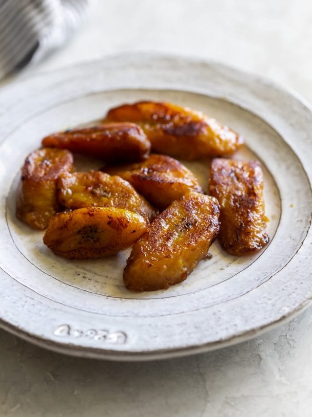 15-Minute Pan-Fried Sweet Plantains (Maduros) - A Sassy Spoon®